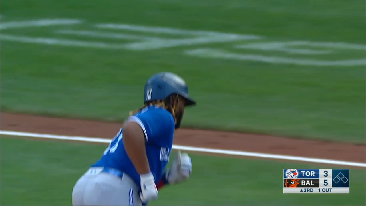 Vladdy pushes home run #43 out to center at Camden Yards