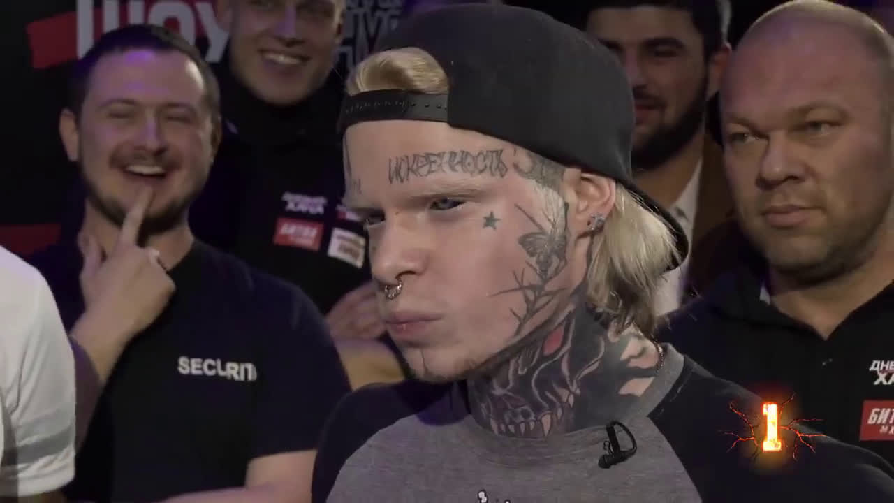 Alien-Looking Dude Gets Sent to Another Dimension in Face-Slap Contest ...