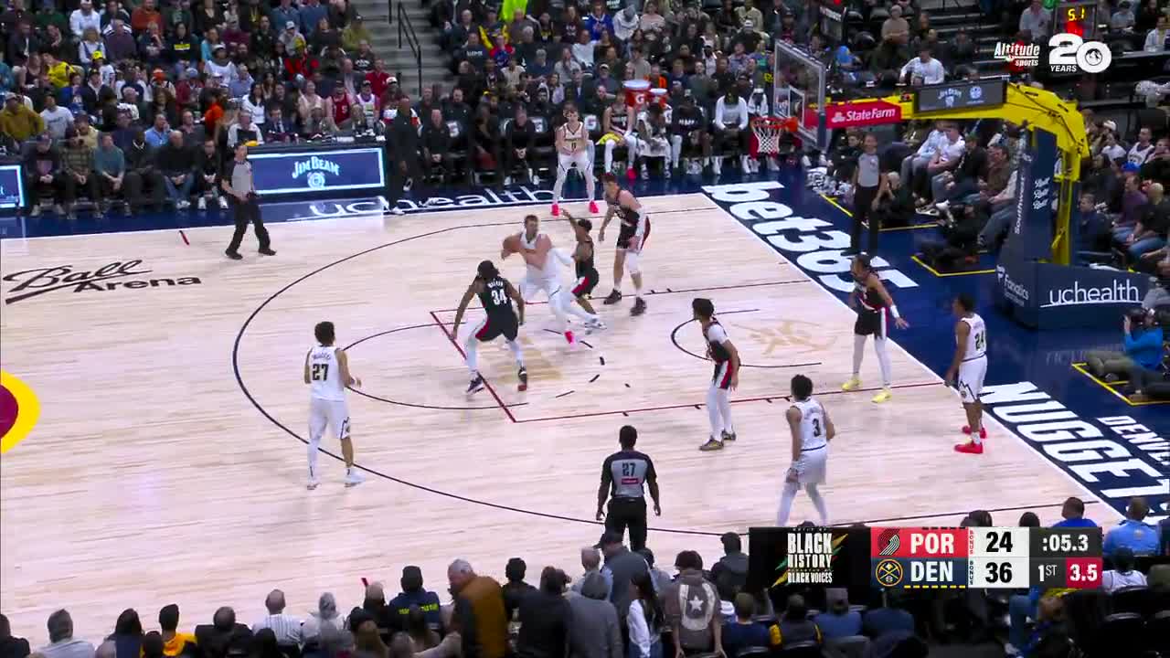 Watch [Highlight] Nikola Jokic floats it over Clingan to beat the 1st quarter buzzer—16 PTS on a ...