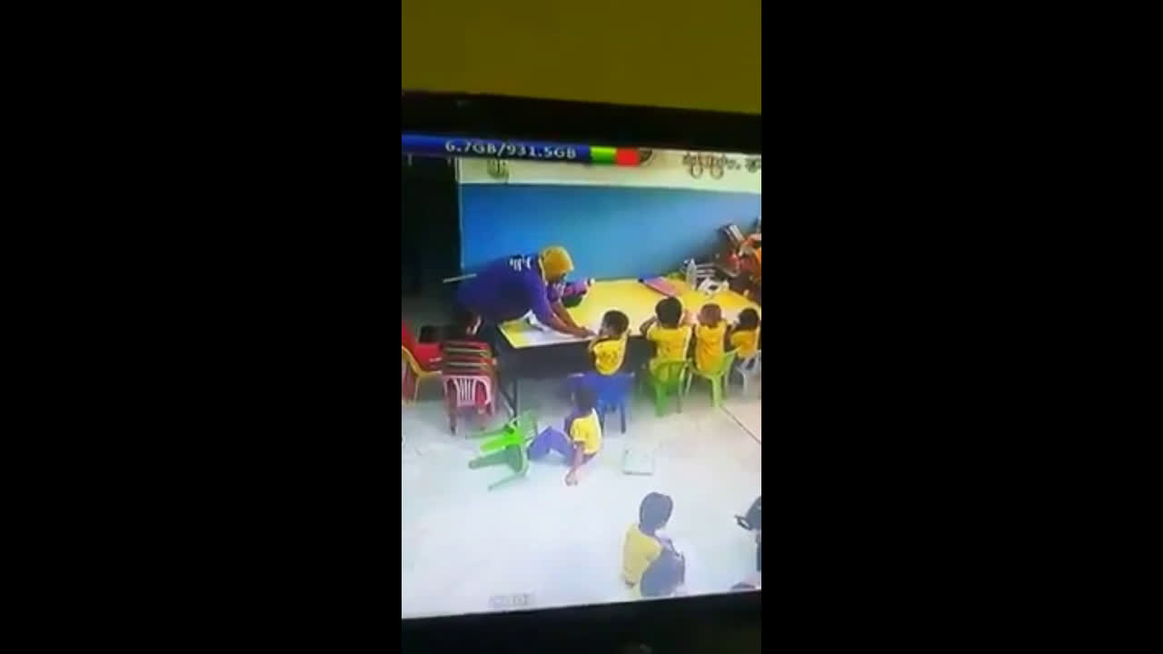 Watch Viral, Video Oknum Guru Tampar hingga Dorong Siswa TK | Streamable