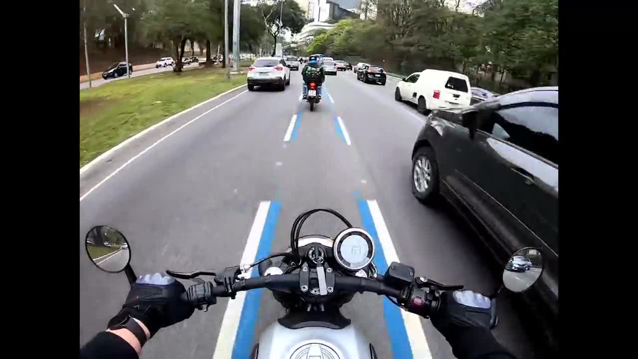Talking about Lane Splitting - Here at Brazil it is so common that they ...