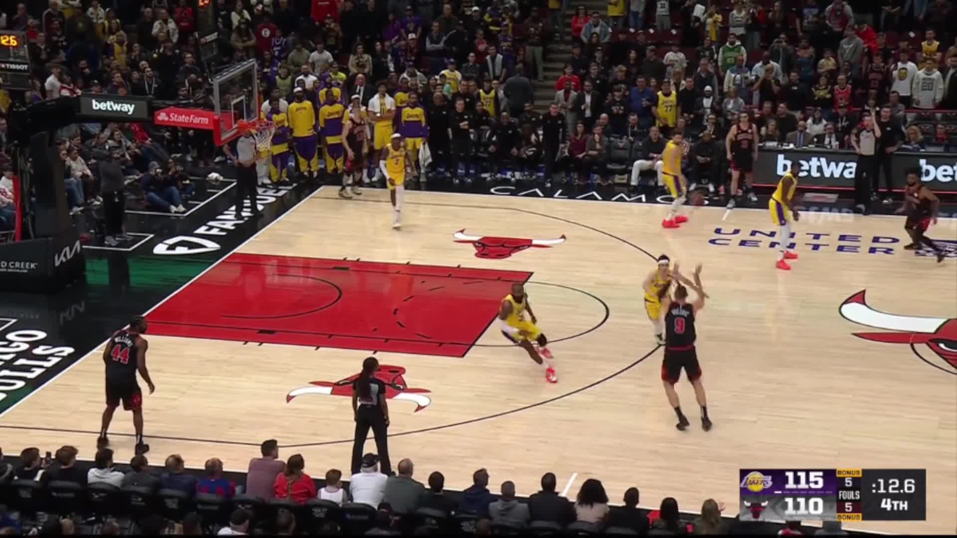 Watch Every play from the end of Bulls/Lakers | Streamable