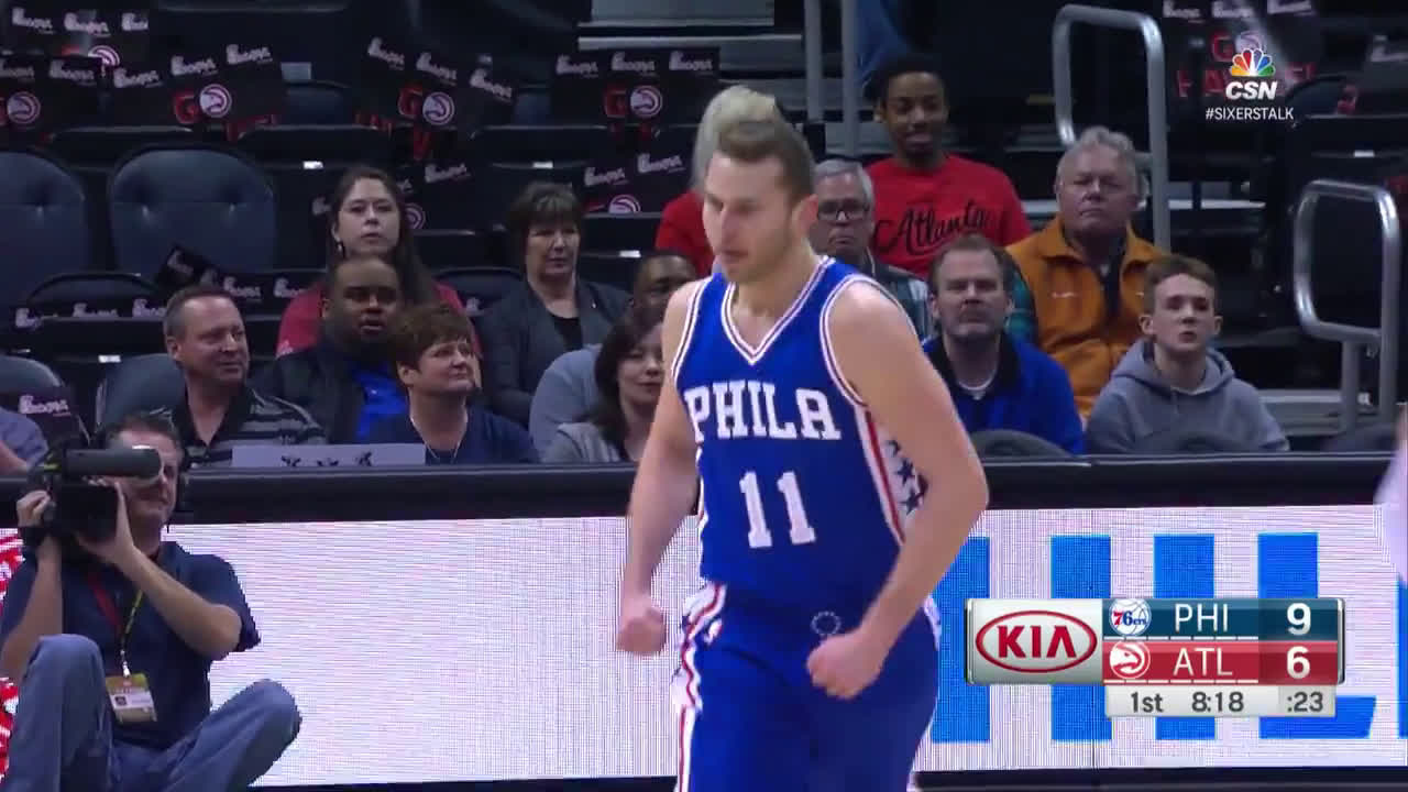Sauce Castillo dunks it over Sefolosha