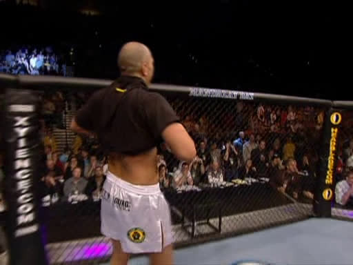 Brandon Vera slams his shin against Justin Eilers' head to secure a KO ...