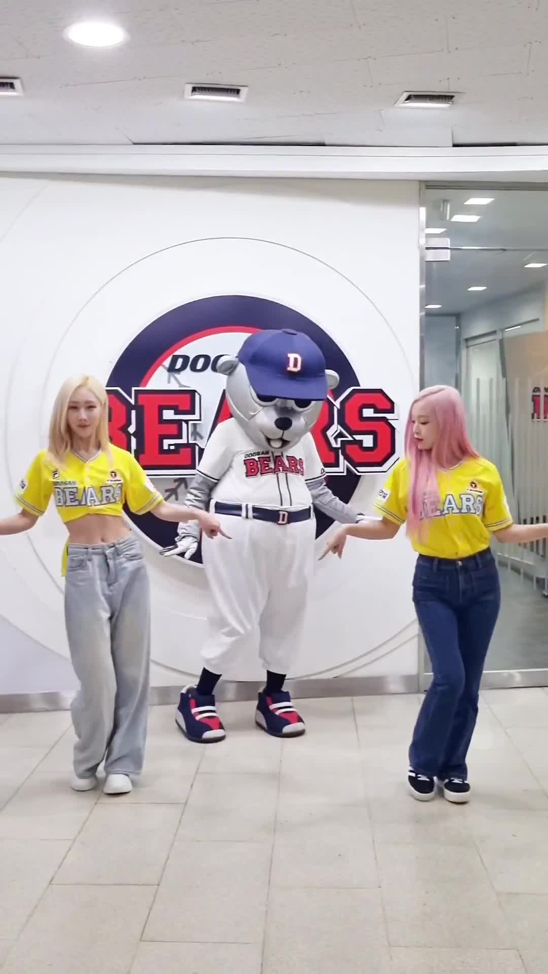 HD GH DH Mascot (231123 DC TT)