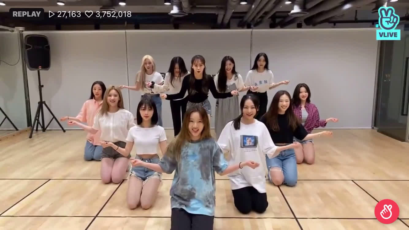 210819 LOONA - WOW