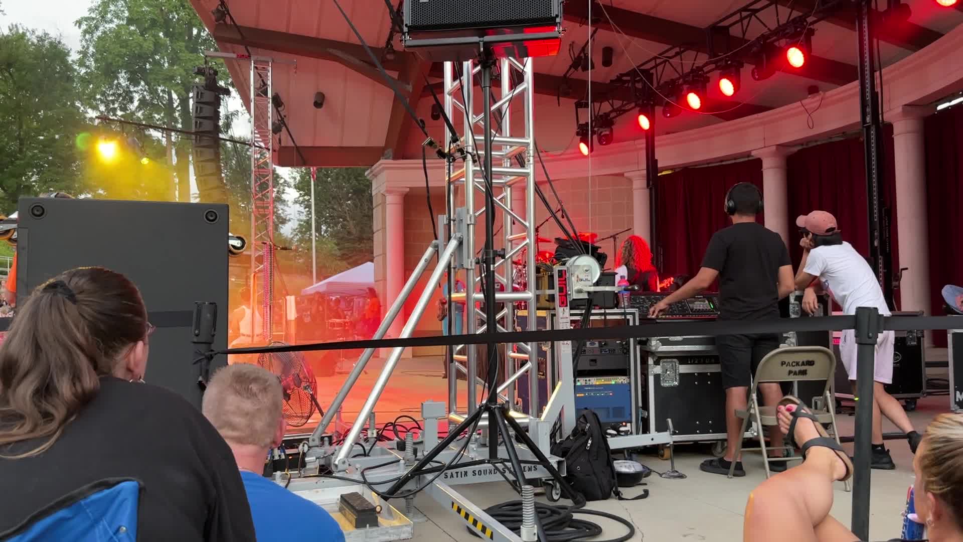 Watch HiDef: Queen Nation Performing At The River Rock At The Amp In ...