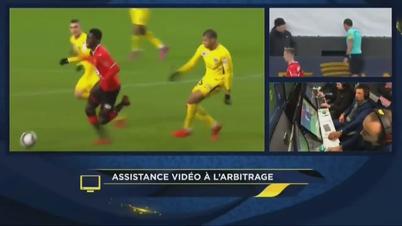 Mbappé red card 1