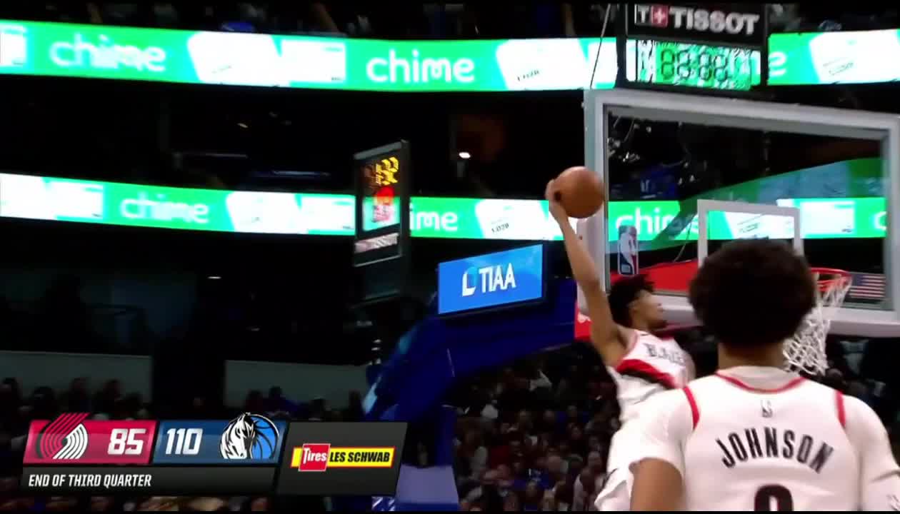Watch Sharpe goes way up to throw down the crazy lob with one-hand | Streamable