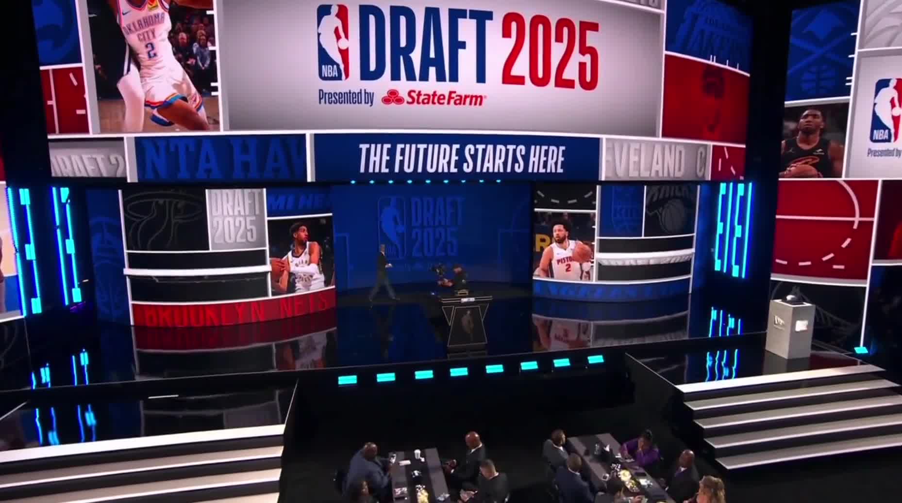 Watch You can hear a fan yelling *Dallas was rigged* on the broadcast 😂 ...