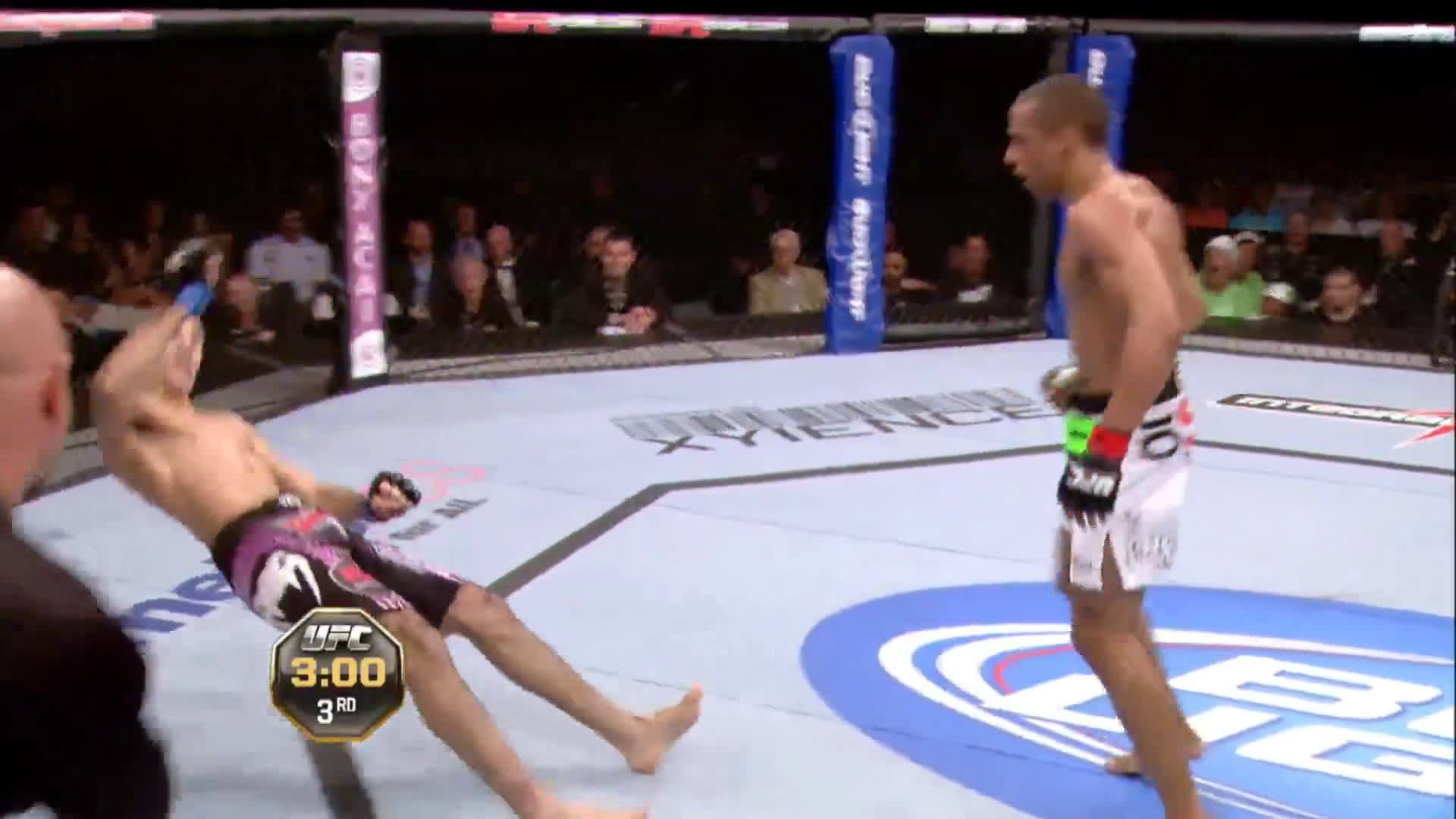 Edson Barboza turns Terry Etim into a statue, 9/31