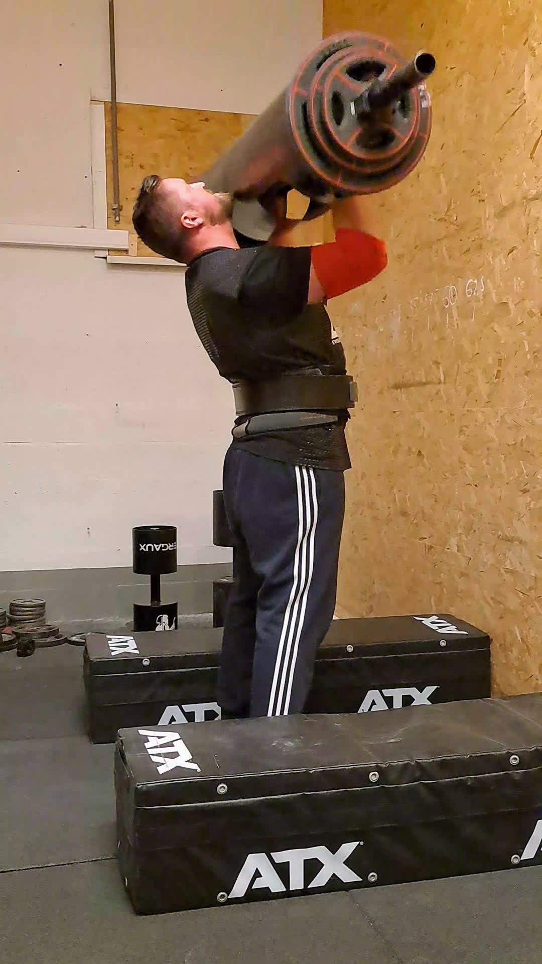 31-03-2023 105kg log press set 1