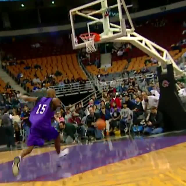 Preseason dunk contest between rookie Vince Carter and his Raptors ...