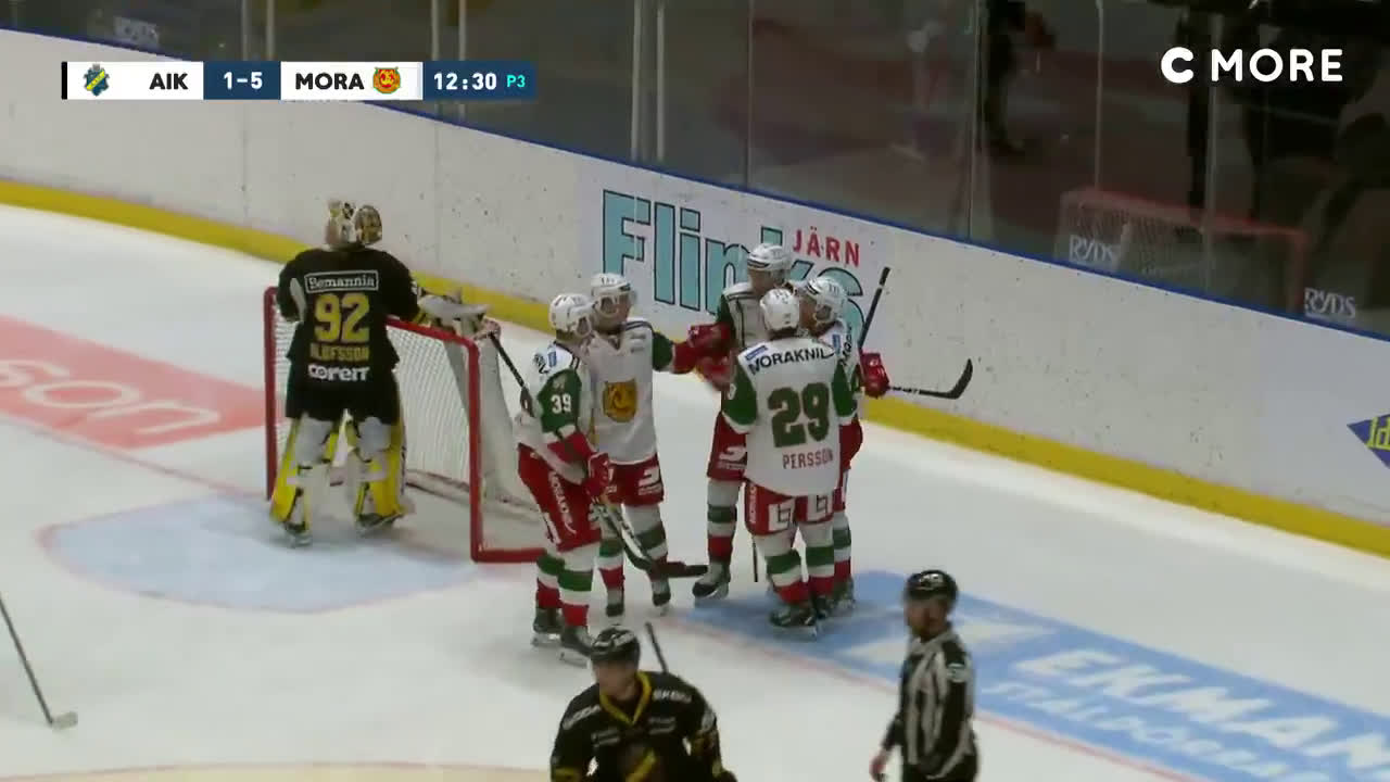 Watch Daniel Ljunggren's no look pass to Oscar Eklind | Streamable