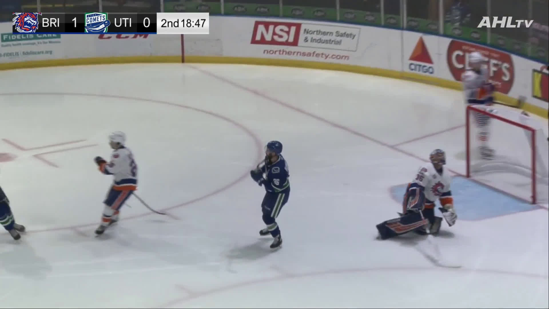 Wacey Hamilton shorthanded