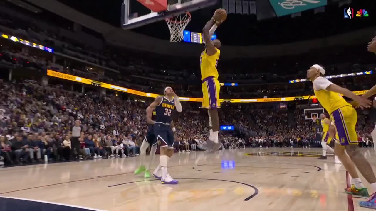 Watch [Highlight] LeBron James drives down the lane and throws down a ...