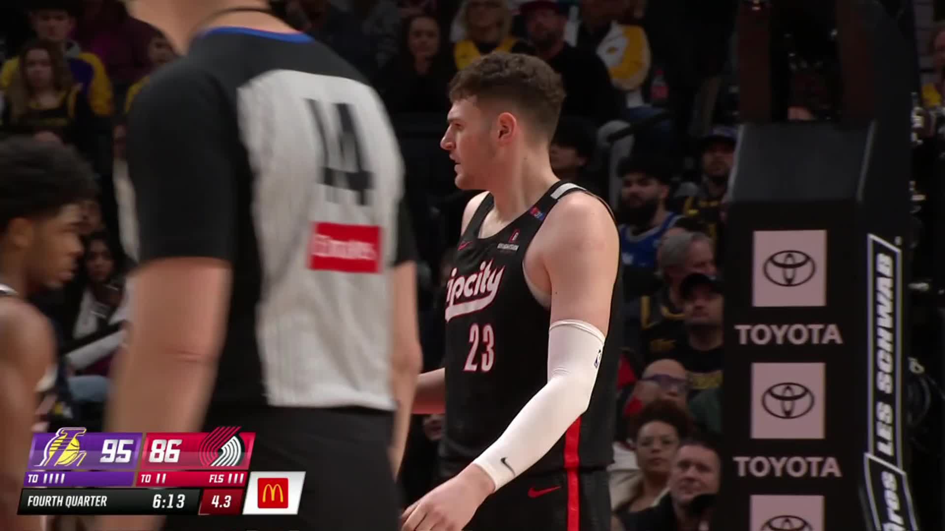 Watch Scoot with a nuts double behind the back between the legs dribble move | Streamable