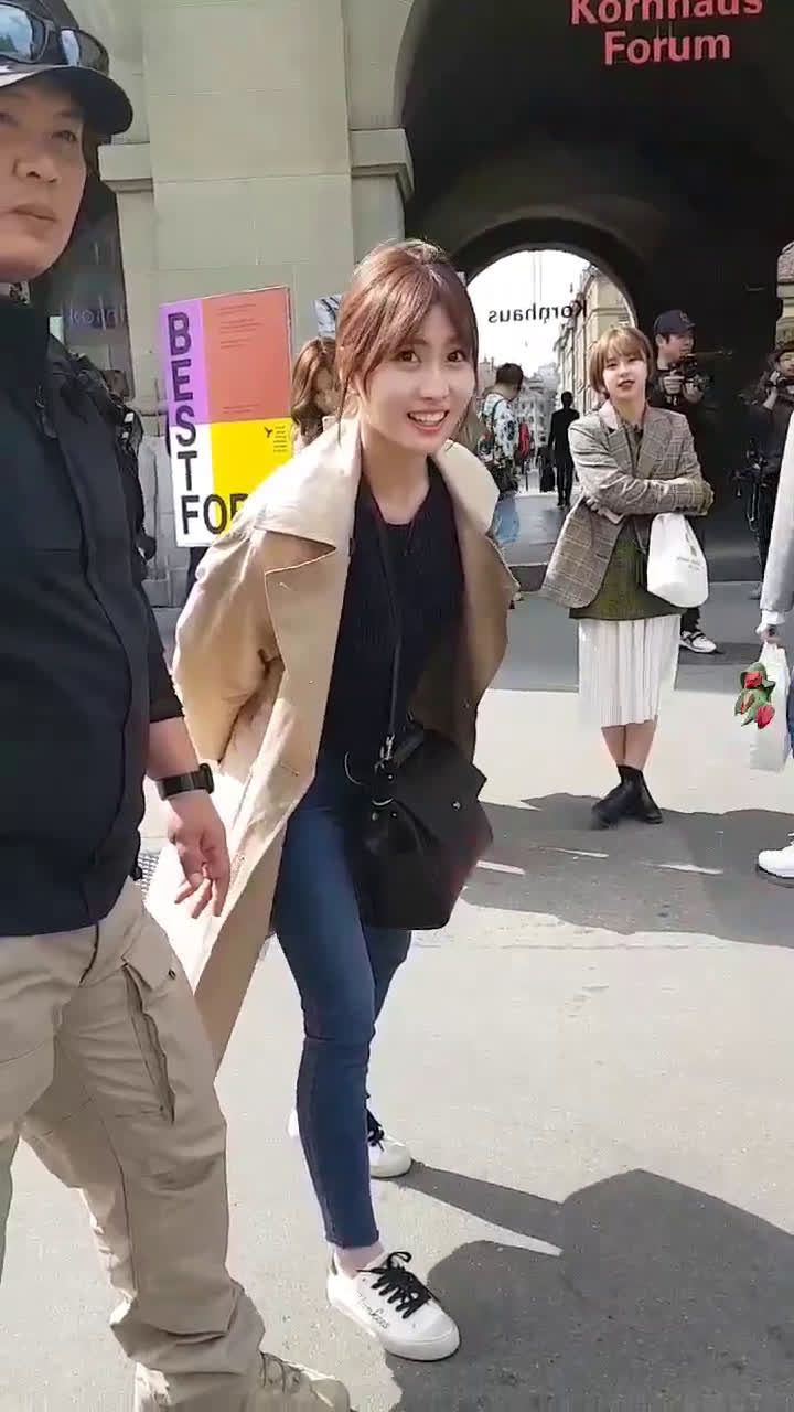 Momo speaking German!