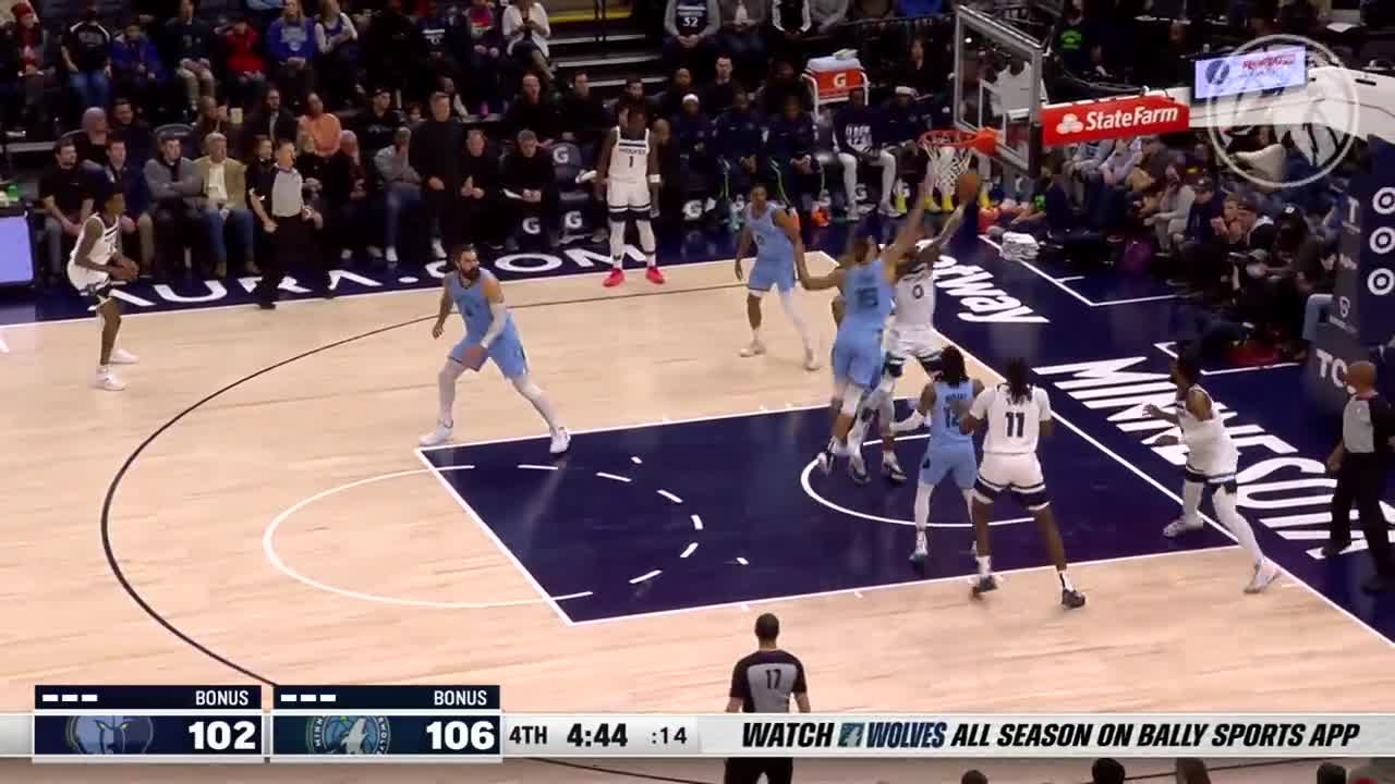 [Highlight] D'Angelo Russell traipsed through traffic for his 14th ...