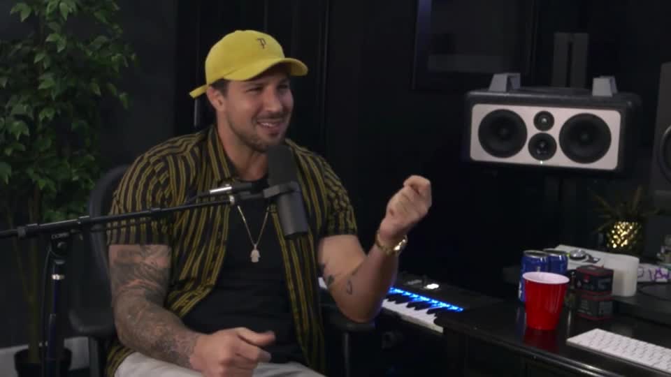 Drake's Girl Packs Her Shit