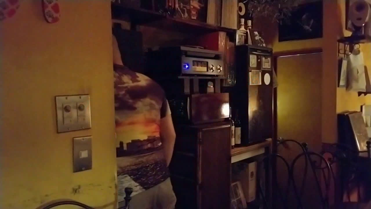 Hyubsama forcefully grabbing Starbitzychan so that she can't leave