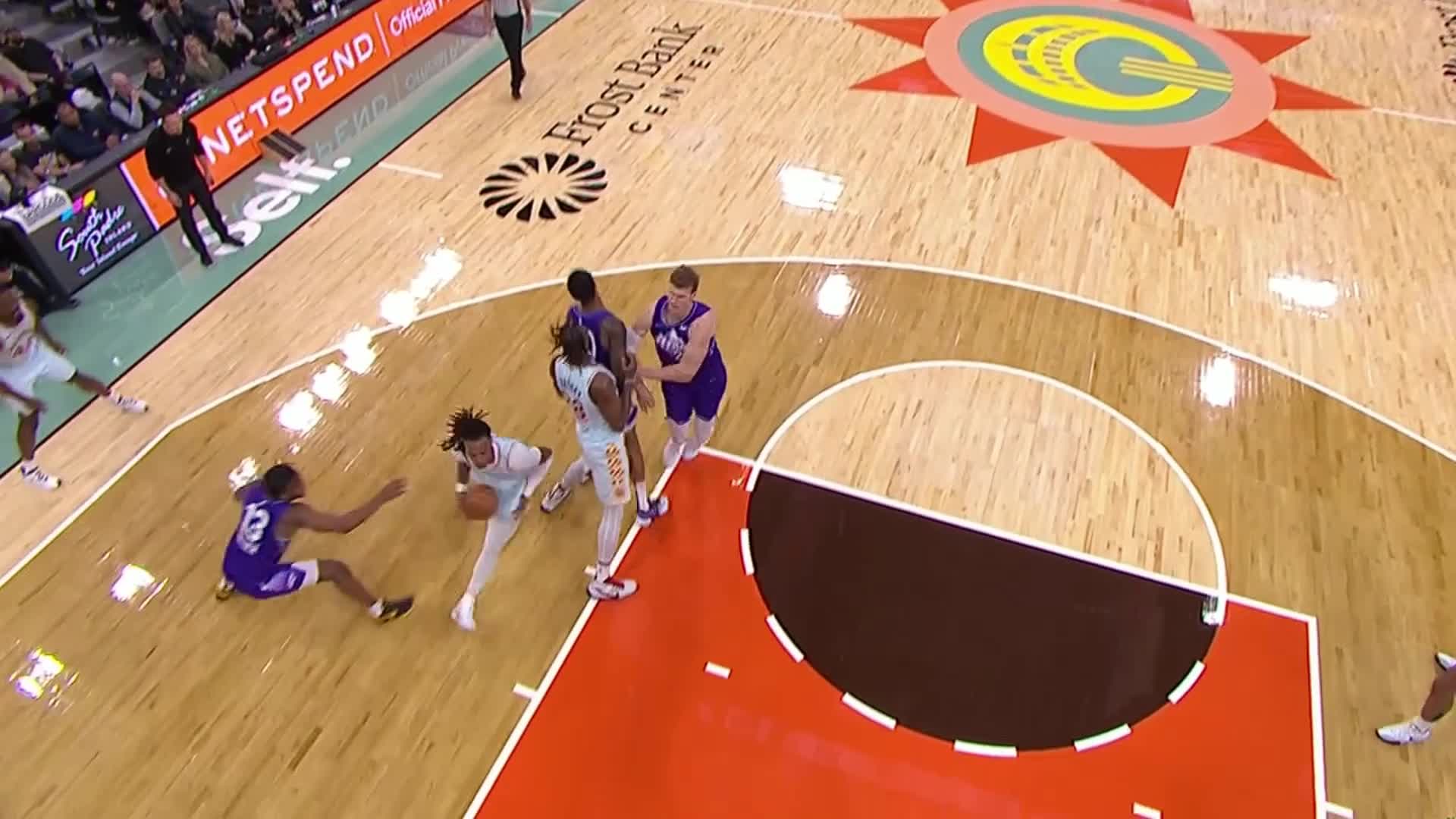 Watch Steph Castle throws it down | Streamable