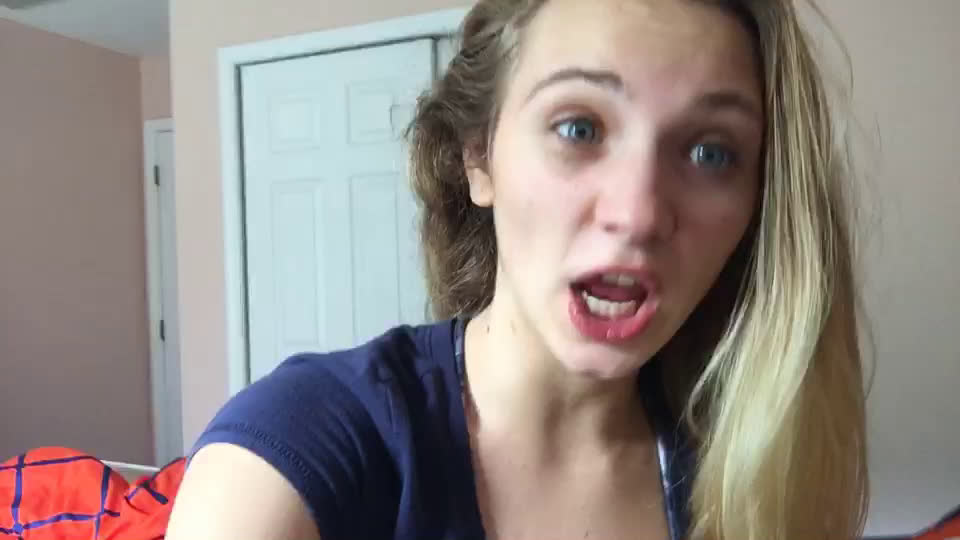 Girl streamer gets triggered