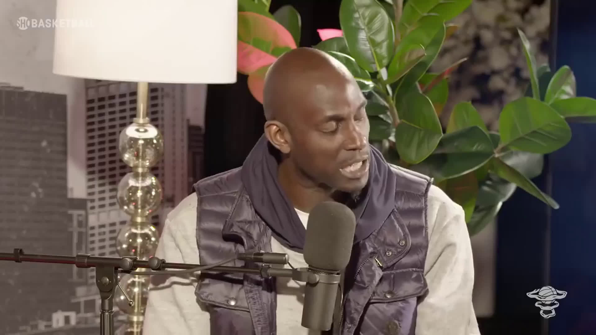 Kevin Garnett impersonates Gary Payton, Shaq, MJ, Pierce, Duncan, Perkins