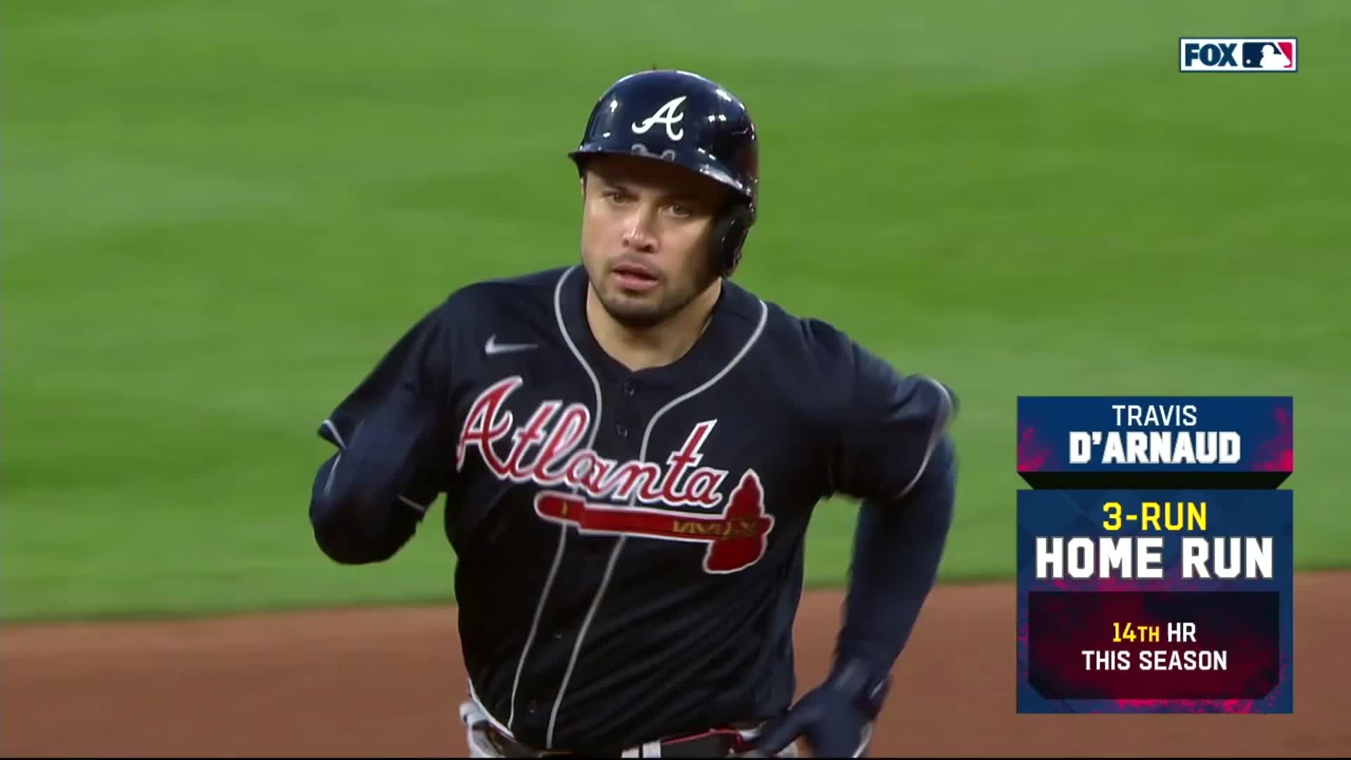 Travis d'Arnaud puts the Braves on top in the fourth with a 3-run opposite field homer.