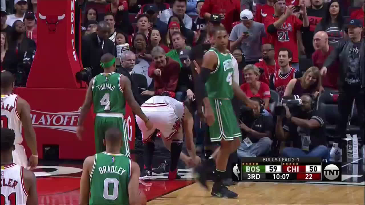 ROLO tying Crowder's shoe