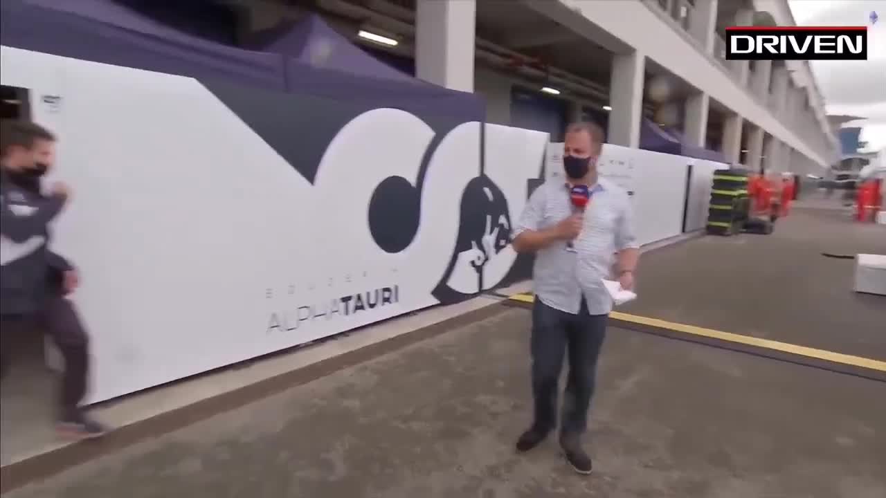 Alex Albon driver coaching Yuki Tsunoda through the Turkish GP weekend