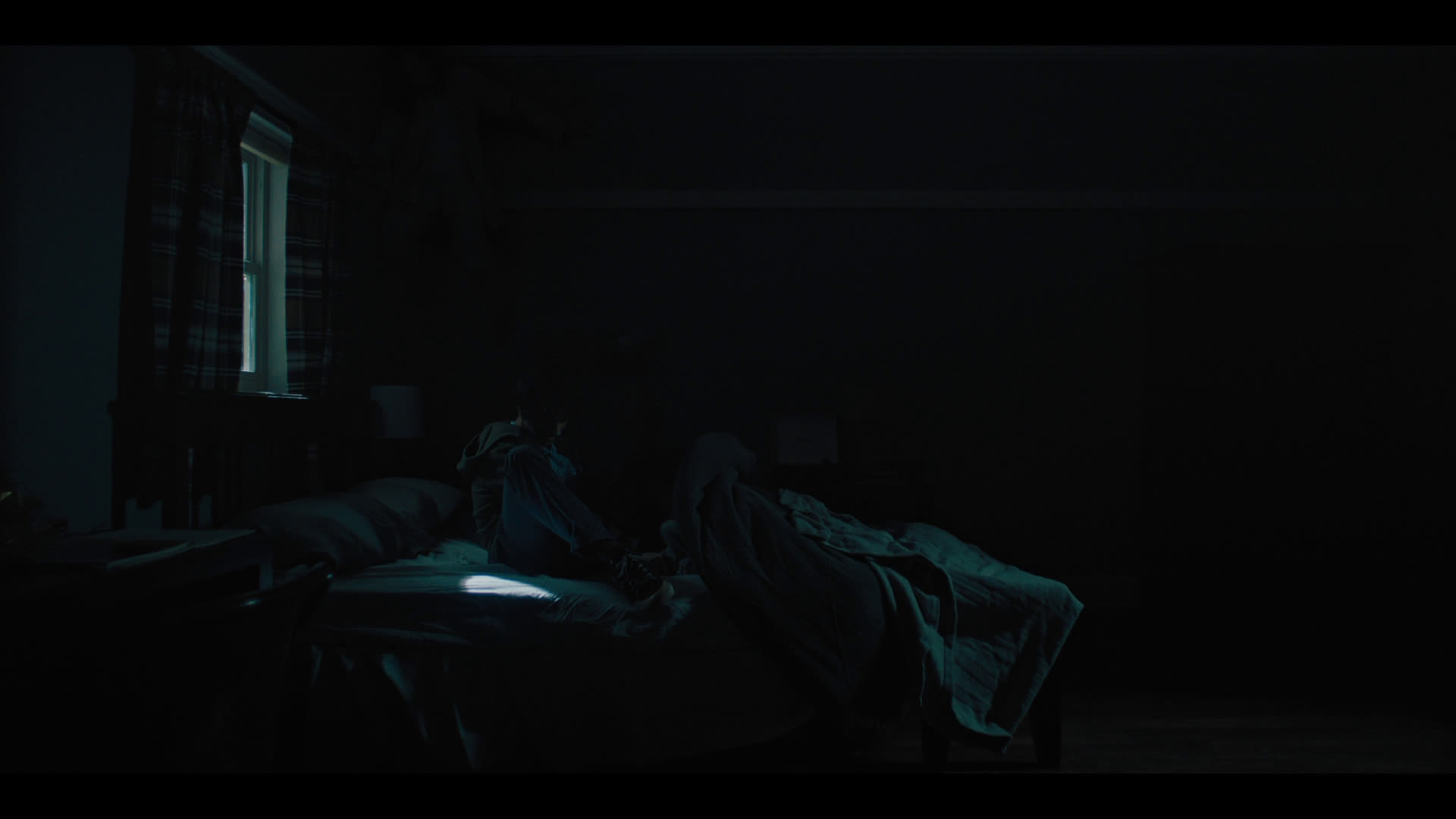 Hereditary – Annie levitating in the ceiling corner of Peter’s room
