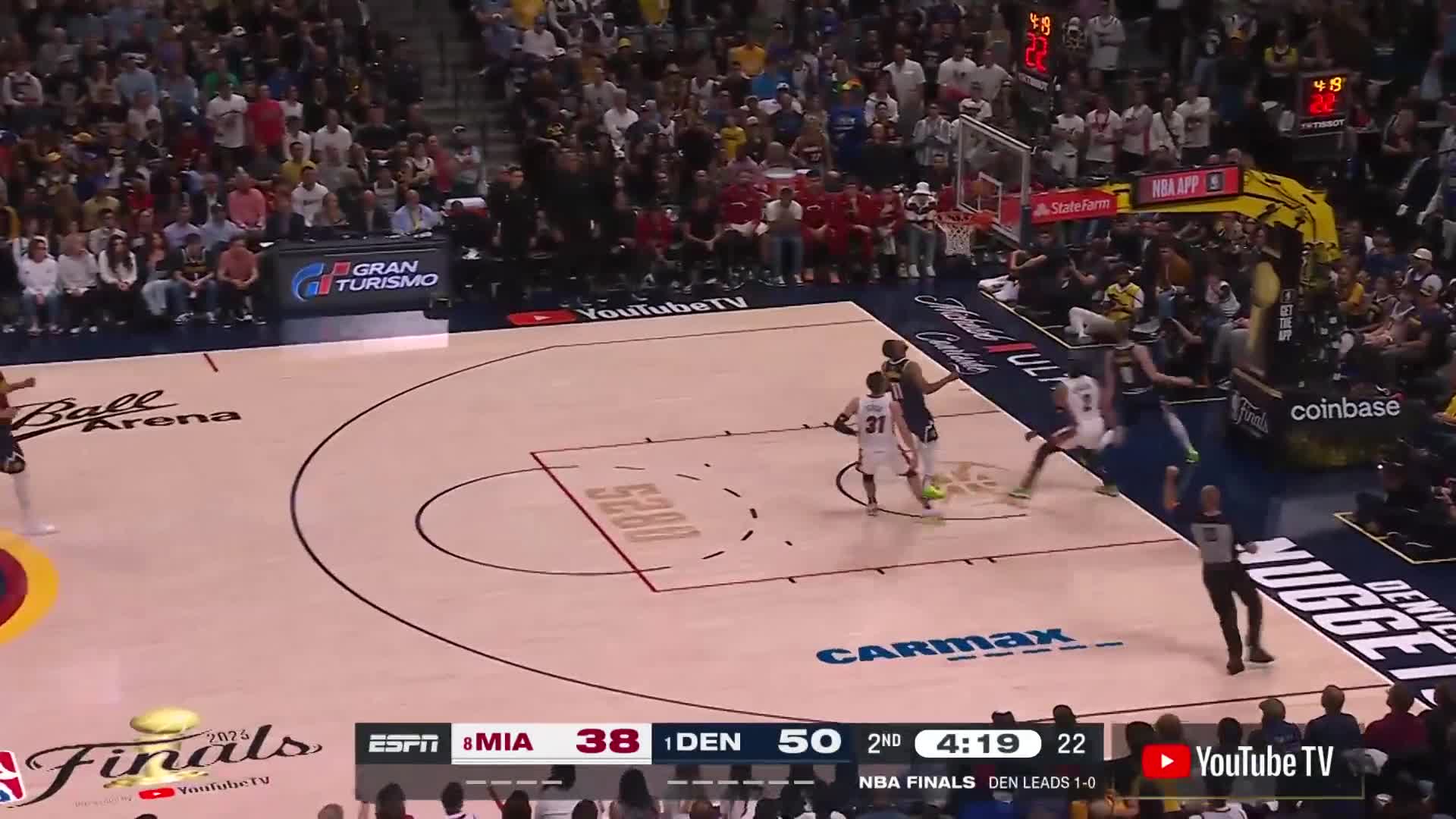 [Highlight] Gabe Vincent with the steal and AND-1 on Christian Braun