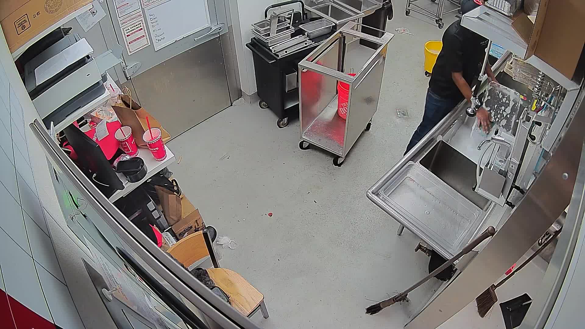 2023_06_18__21_36_00_000__Five_Guys_2025_Managers_Office