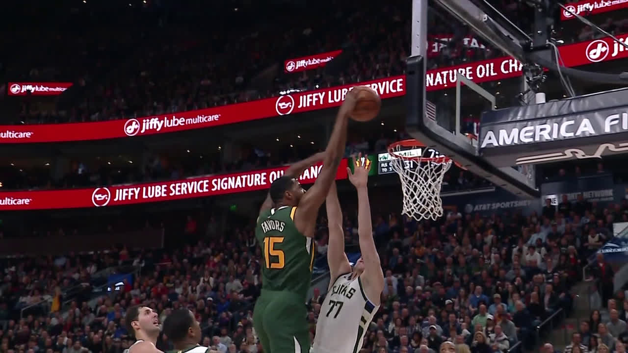 Joe Ingles weaves it through to Derrick Favors for a wicked slam