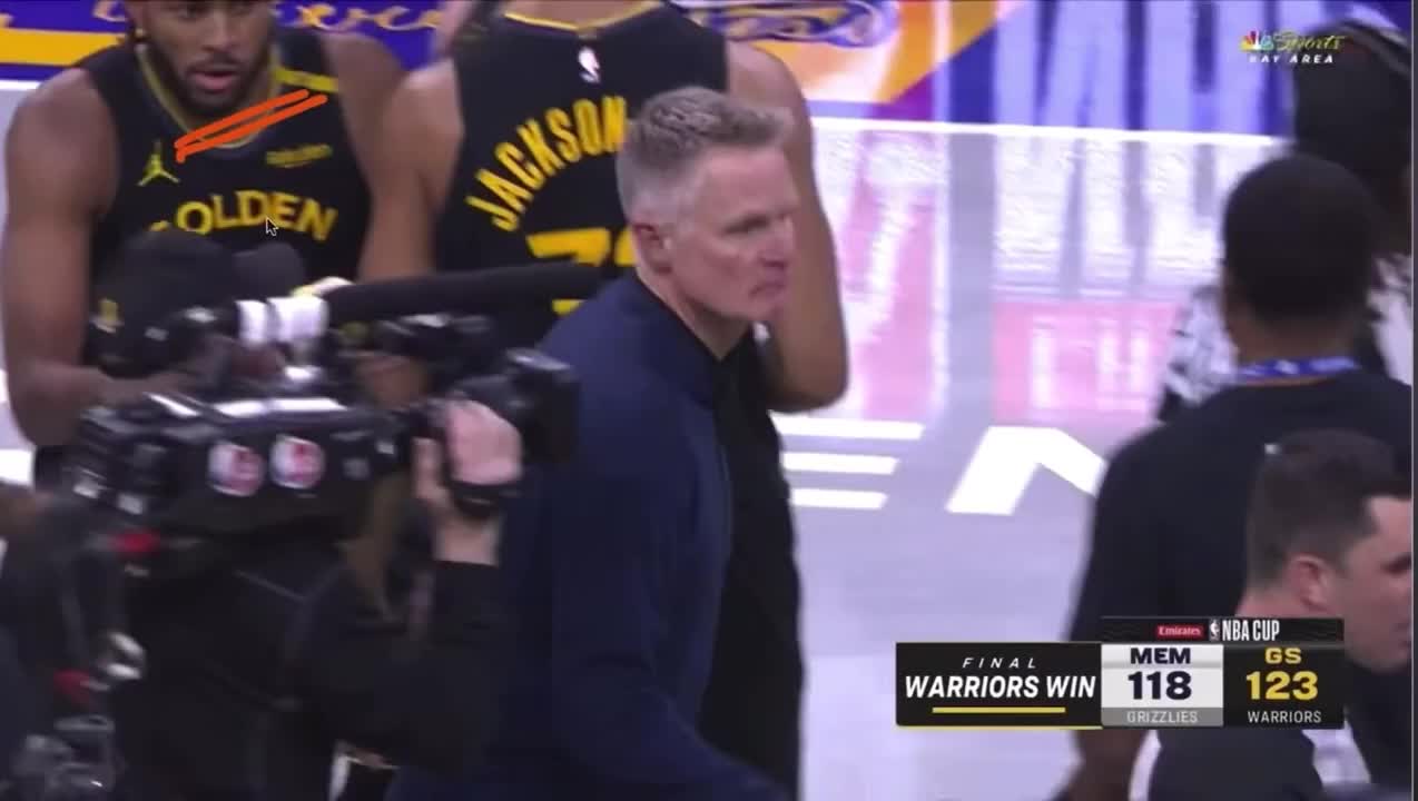 Watch Breakdown of Steve Kerr’s play against the referee 😭 via/YouTube @EricApricot | Streamable
