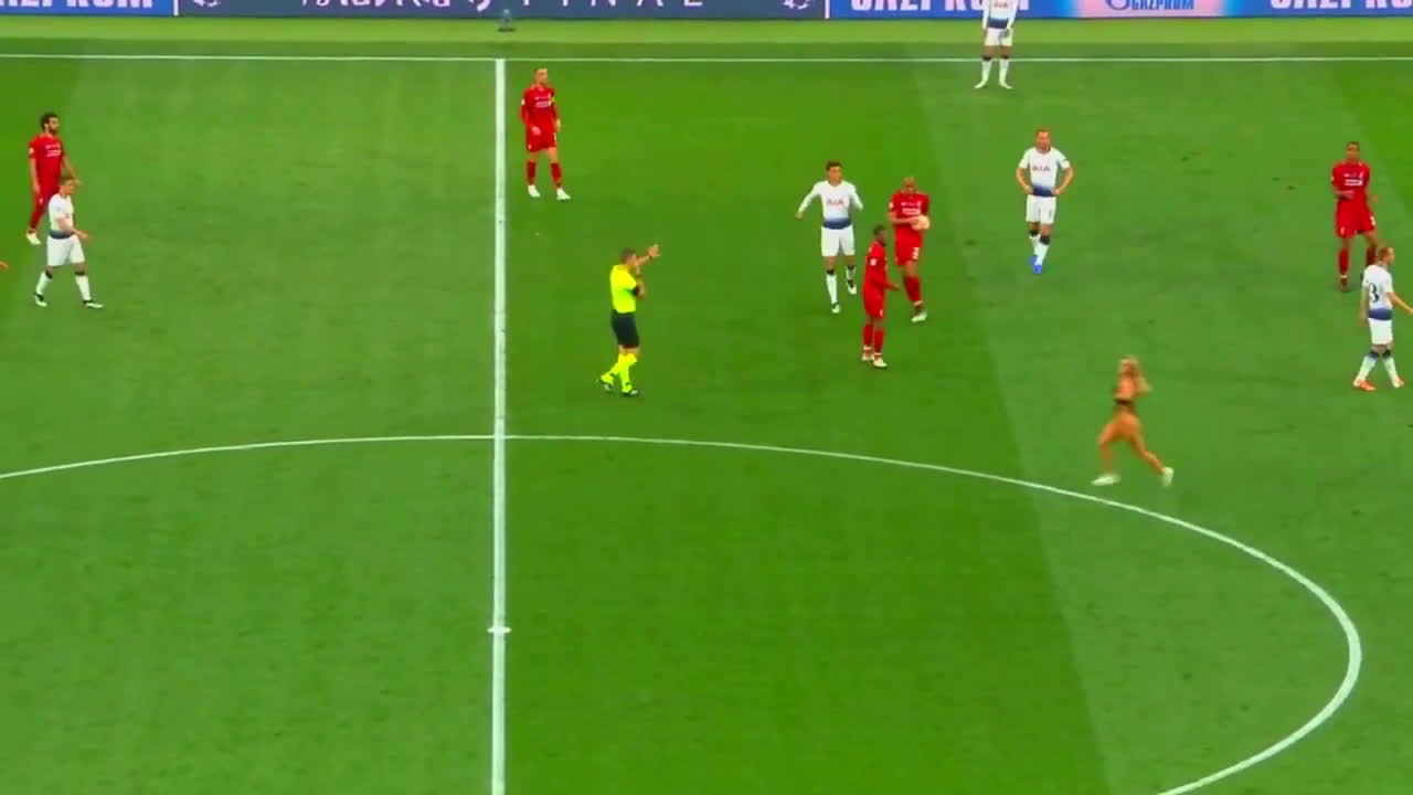 CL streaker Kinsey Wolanski