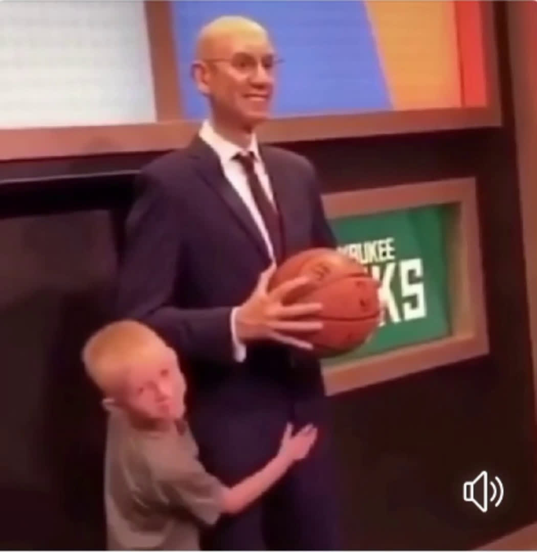 Grab his ball