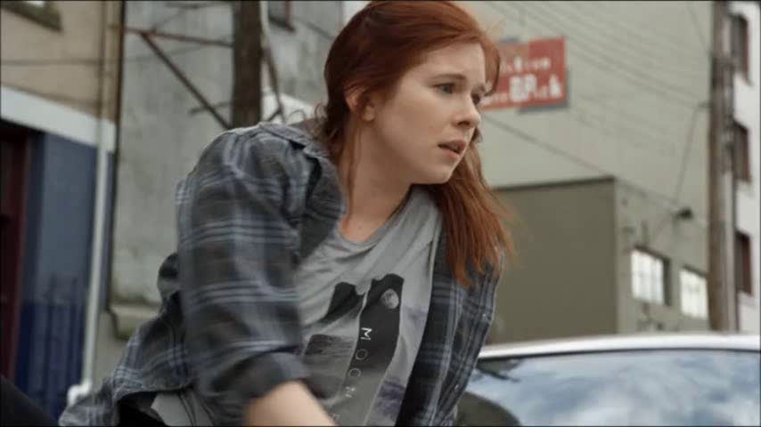 Continuum - s4e1 - Lost Hours - Magda Apanowicz stun