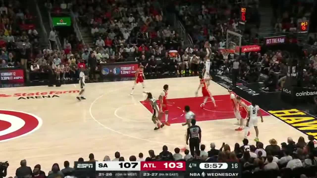 Watch [Highlight] Wemby for the alley-oop slam | Streamable