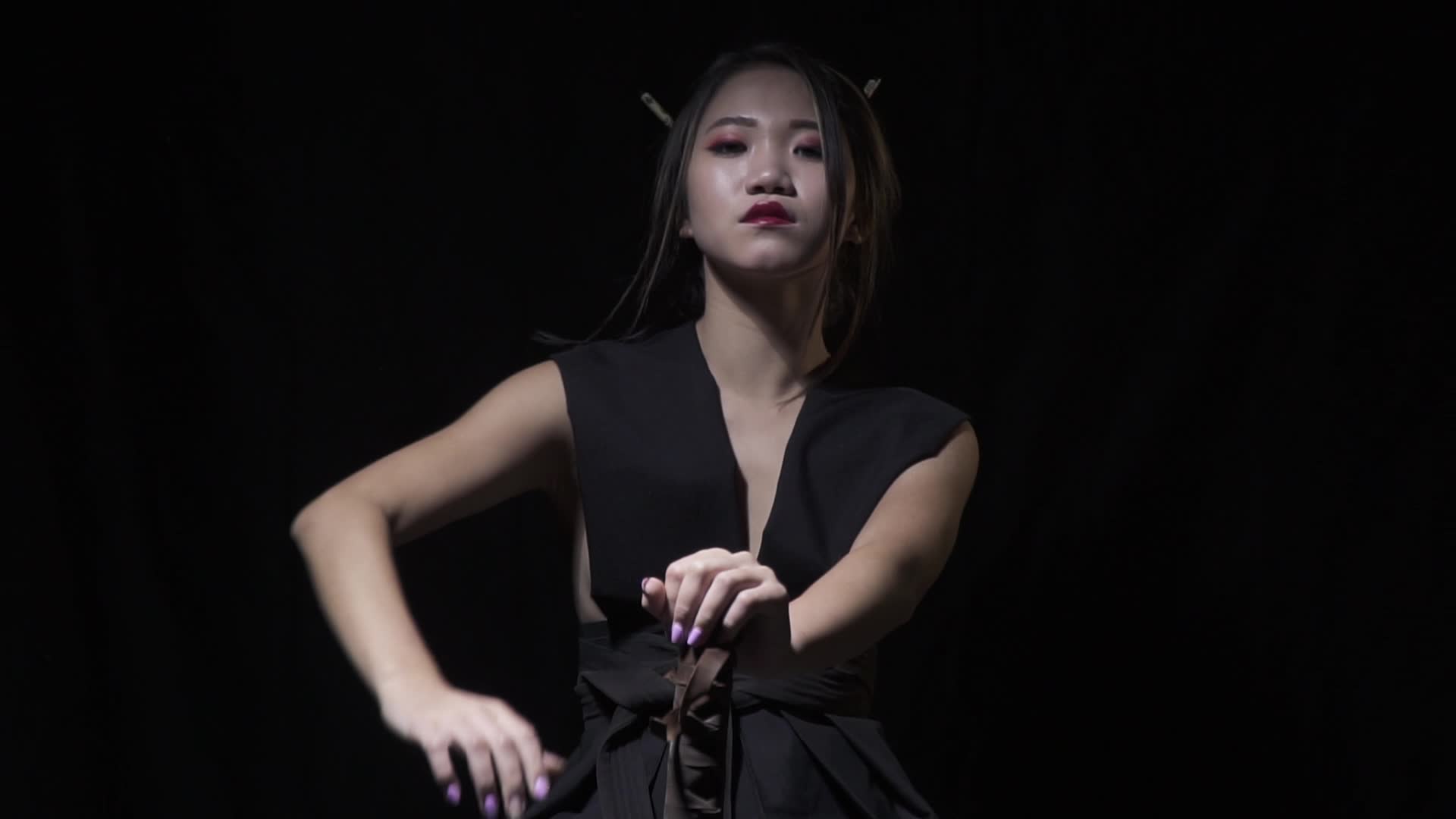 Watch confident-samurai-woman-with-katana-slow-motion-2023-11-27-05-00-49-utc | Streamable