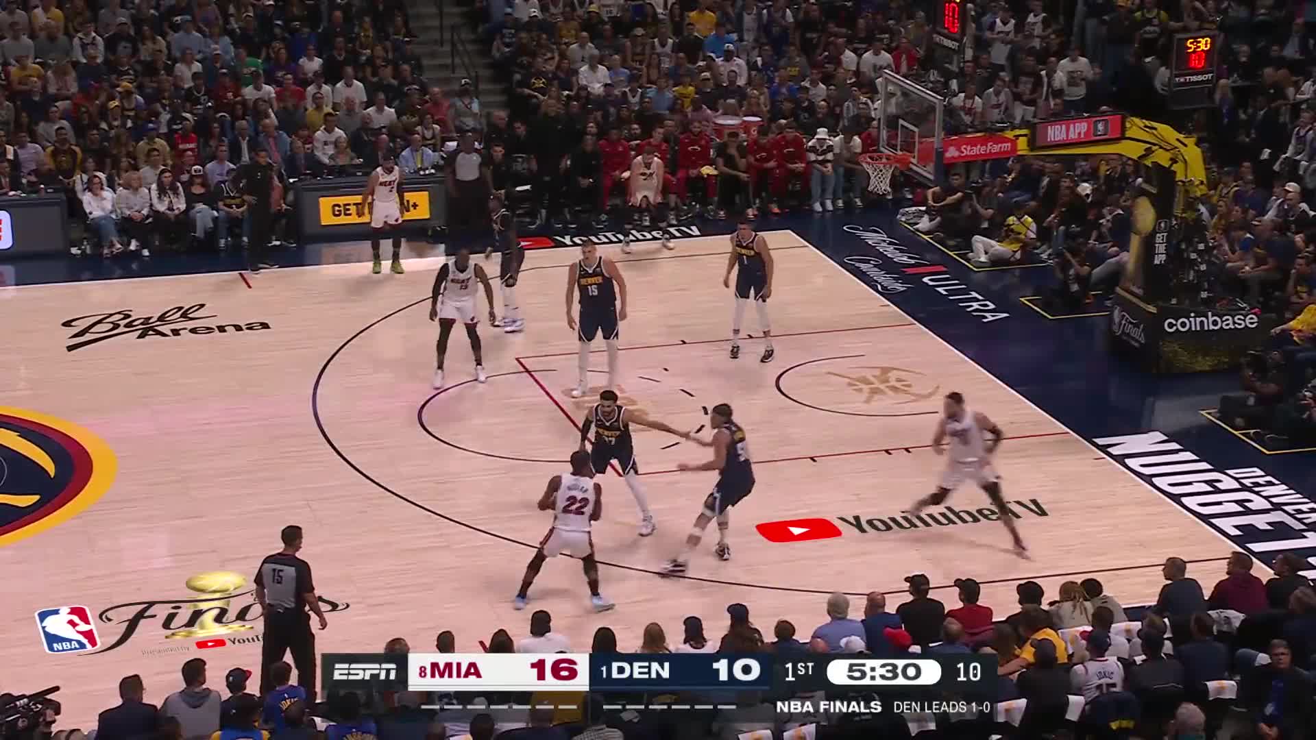 [Highlight] Max Strus slips the screen again for his third three of the ...