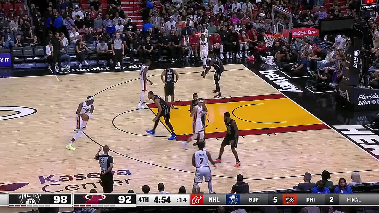 Watch 4th: struggling to get the ball | Streamable