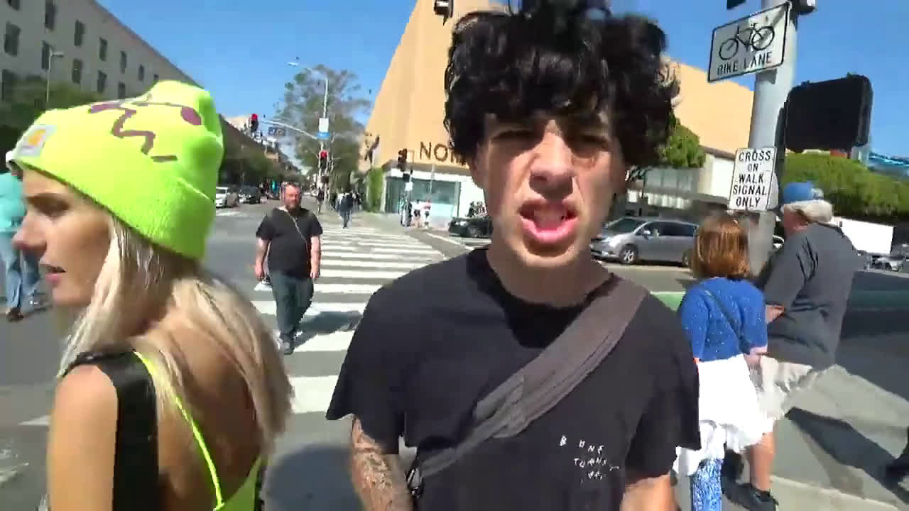 🐍🌶🐍🌶🐍🌶 daily Sam Pepper pushing his girlfriend in public, hurting her ...
