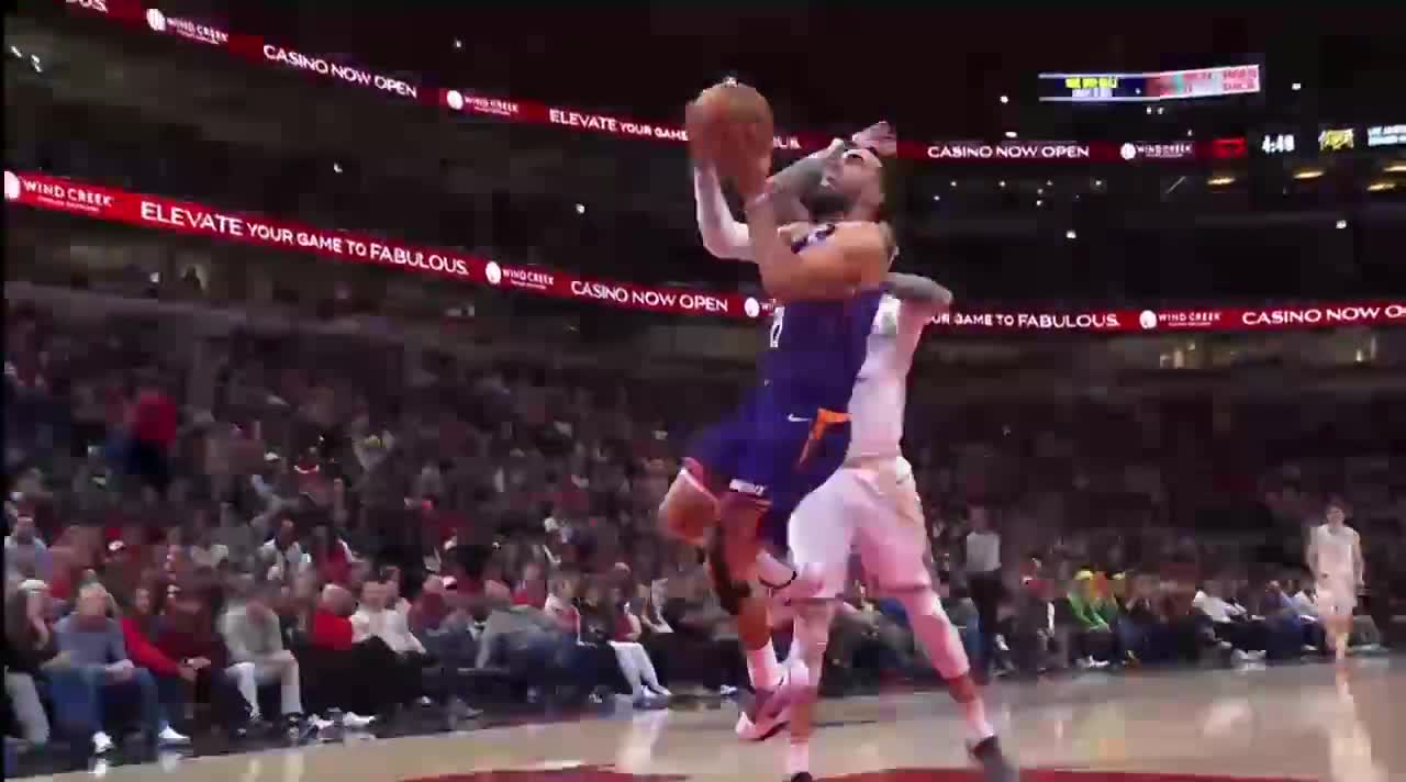 Watch [Highlight] Lonzo Ball swats Tyus Jones' shot for the rejection | Streamable