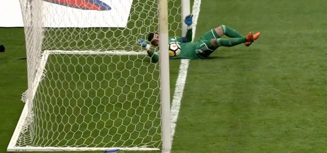 Watch Lewandowski free kick | Streamable