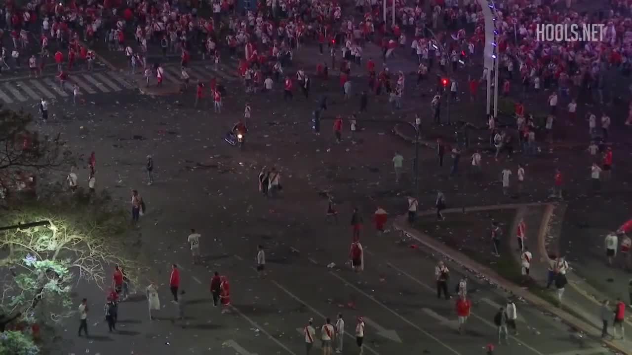 Watch River Plate fans clash with police after Copa Libertadores win | Streamable