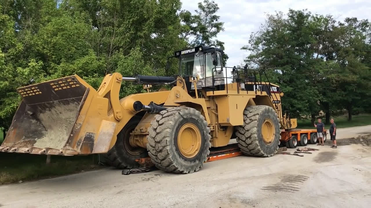Watch 60-Loading And Transporting The Huge Cat 992G | Streamable