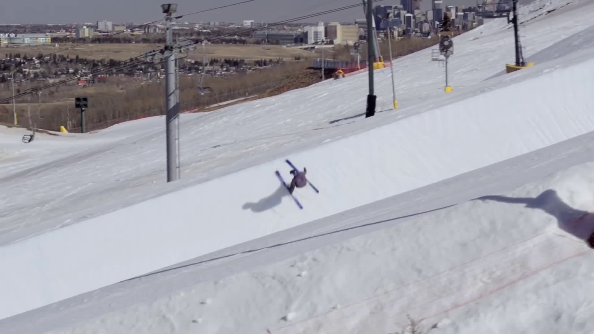 Halfpipe Skier