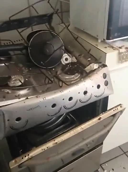 rapidsave.com_pressure_cooker_exploded-nsv0daz12b281